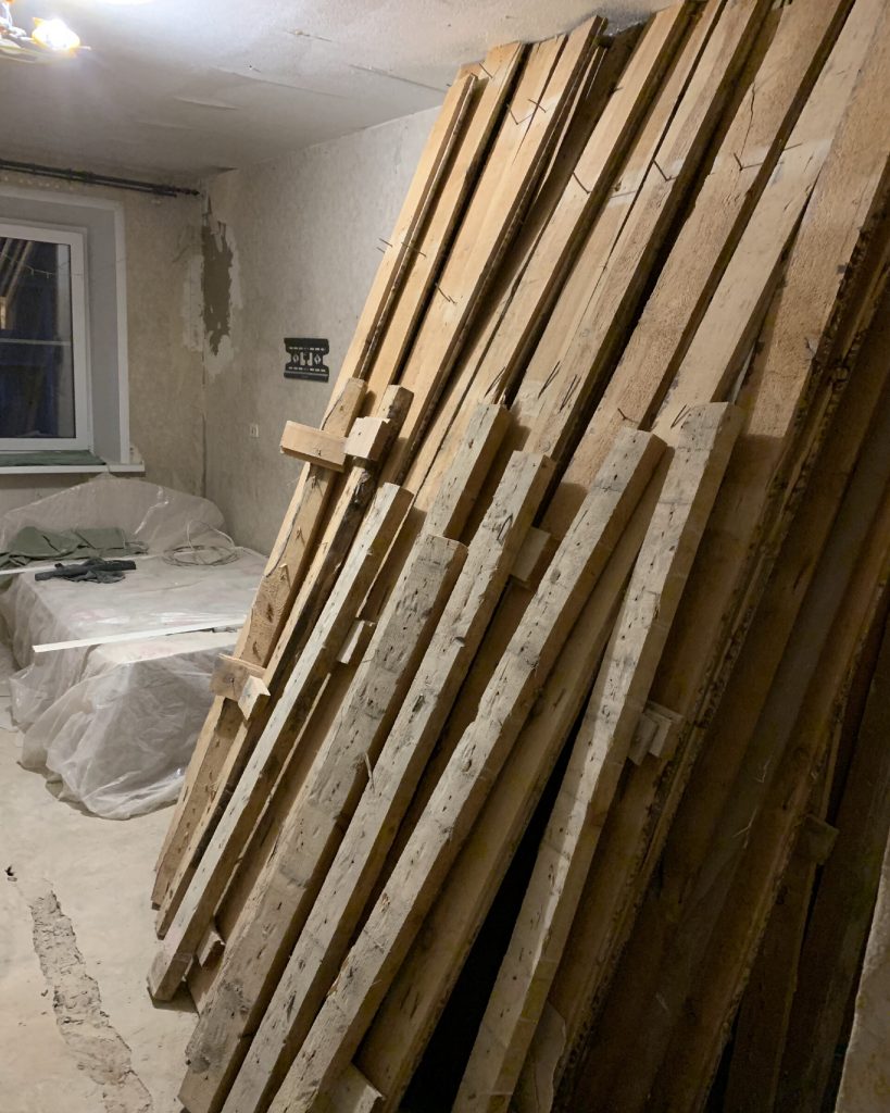 Üksikema ostis mahajäetud korteri ja alustas suurremonti. Vaatame, mis ...