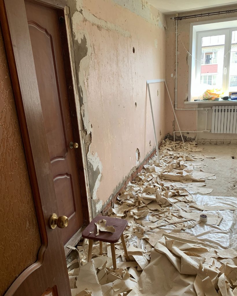 Üksikema ostis mahajäetud korteri ja alustas suurremonti. Vaatame, mis ...