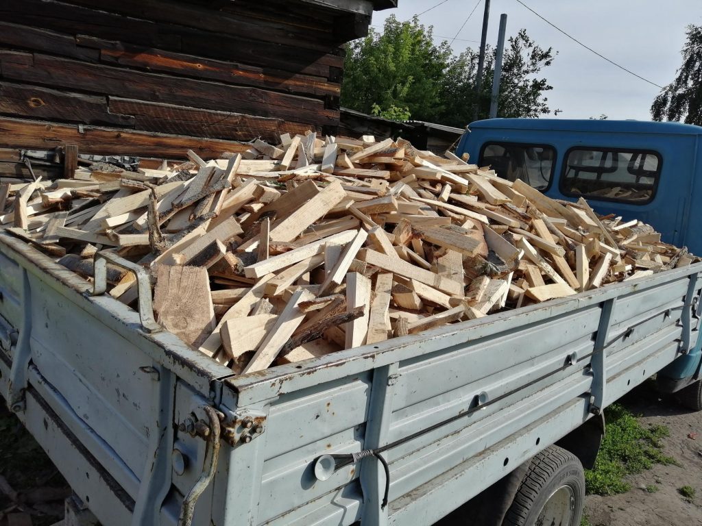 Vanaisa istus oma vana maja ees pingil ja mõtles, kuidas ta sel talvel ...